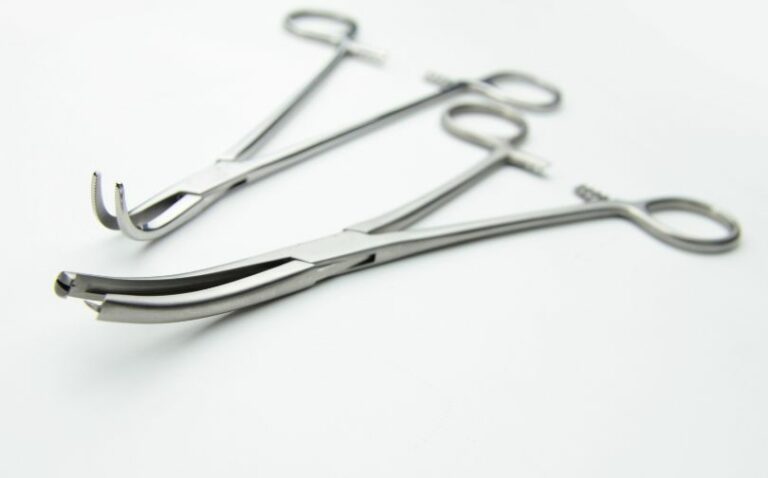 What Are Kelly Forceps, And What Are Their Uses and Function