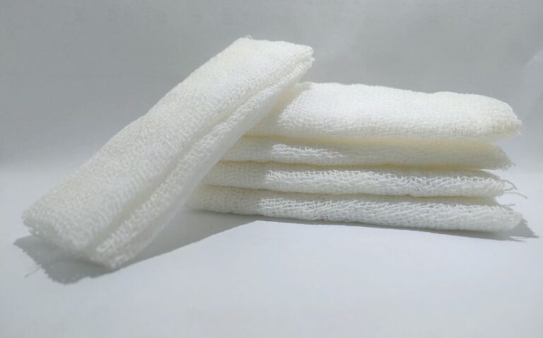 Gauze Pads vs Gauze Rolls - Which to Choose?