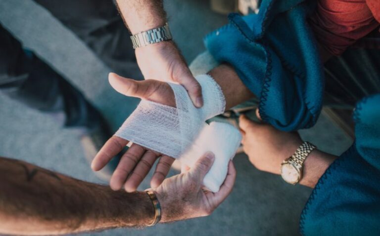 Covered Or Uncovered - Which Is Best For Healing Wounds?