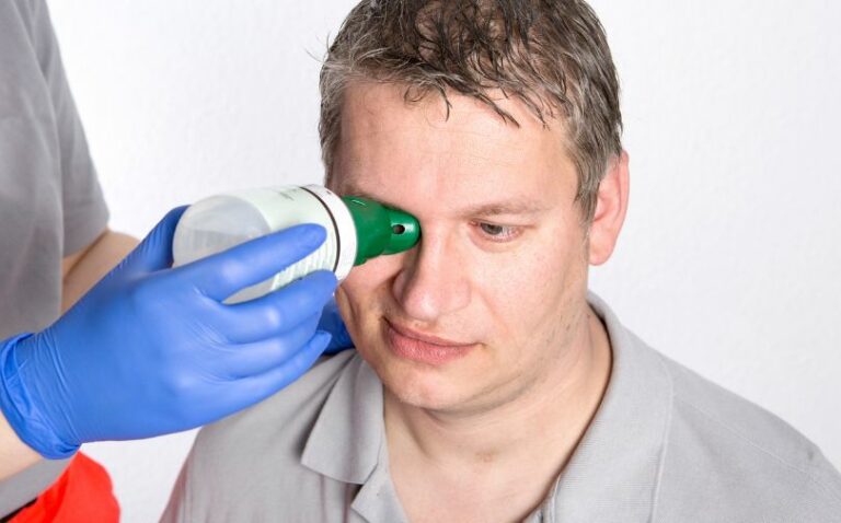 How To Use Emergency Eye Wash [First Aid Guide]